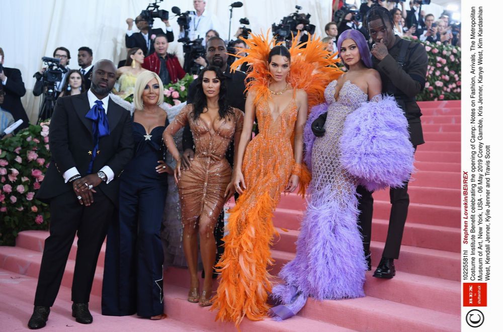 Perfumy Kim Kardashian w buteleczce z jej kształtami- KobietaMag.pl Perfumy Kim Kardashian w buteleczce z jej kształtami- KobietaMag.pl