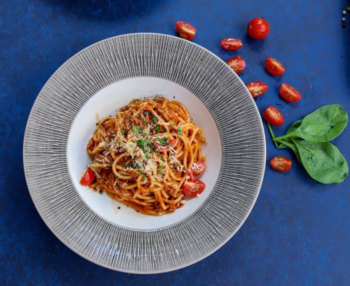 Sos do spaghetti - przepis na najlepszy sos bolognese - KobietaMag.pl