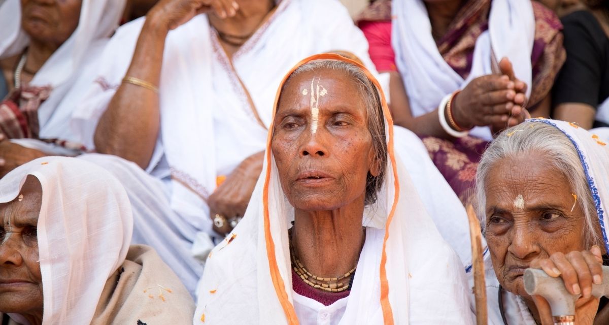 Święte miasto wdów. Czy jest życie po śmierci… męża? - KobietaMag.pl