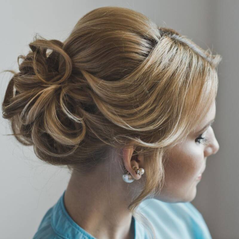 Fryzury na komunię dla mamy. Jak się uczesać na komunię dziecka ...