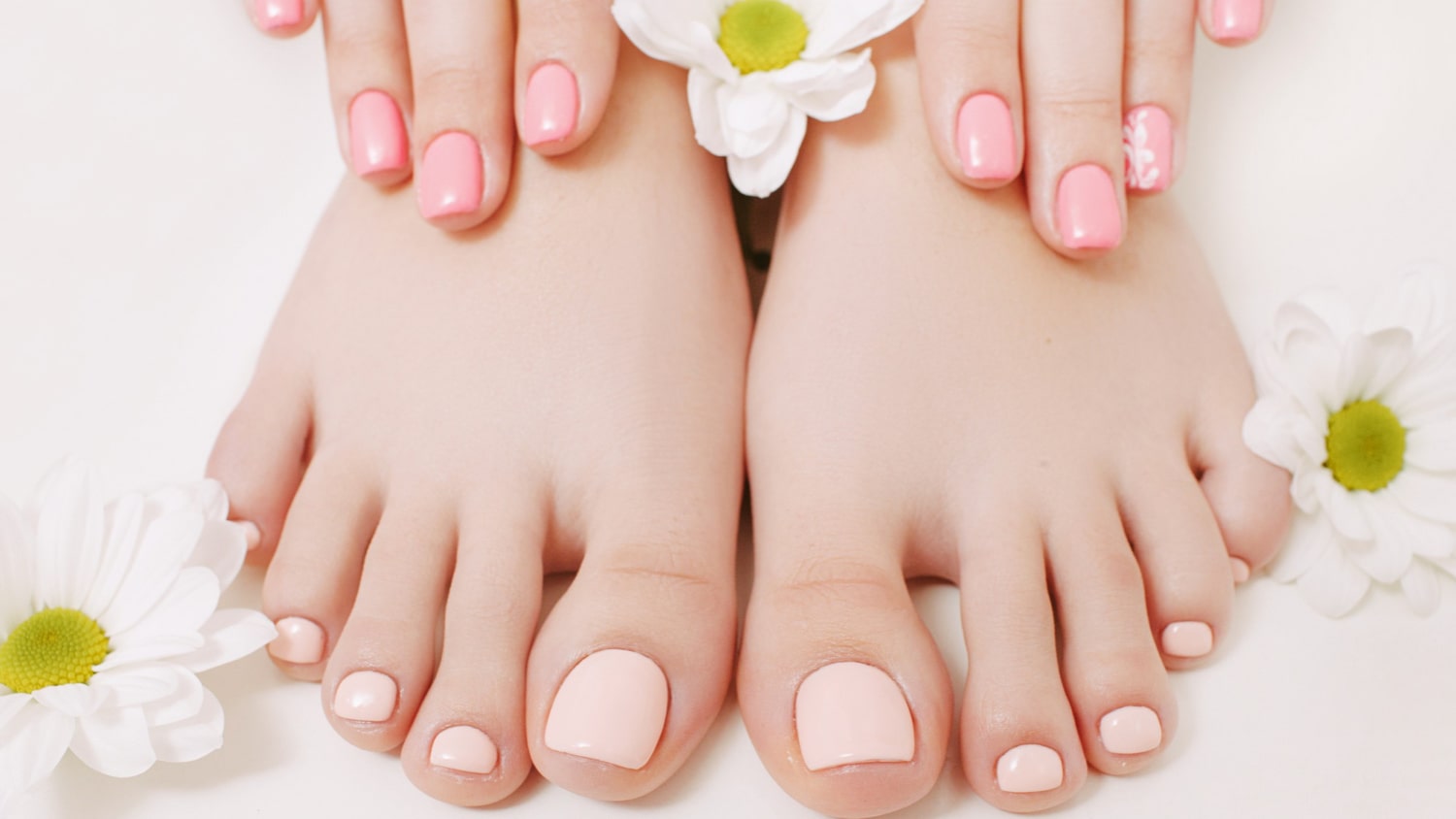 Paznokcie u stóp hybryda - jakie kolory paznokci u nóg są modne ...