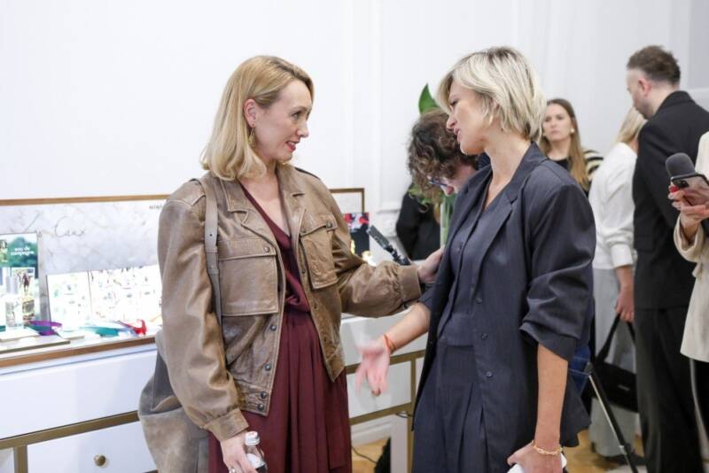 „Biżuteria ma moc bycia tą jedną małą rzeczą, która może sprawić, że ...