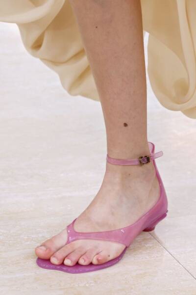 Modne buty Wiosna-Lato 2025 – najnowsze trendy sezonu